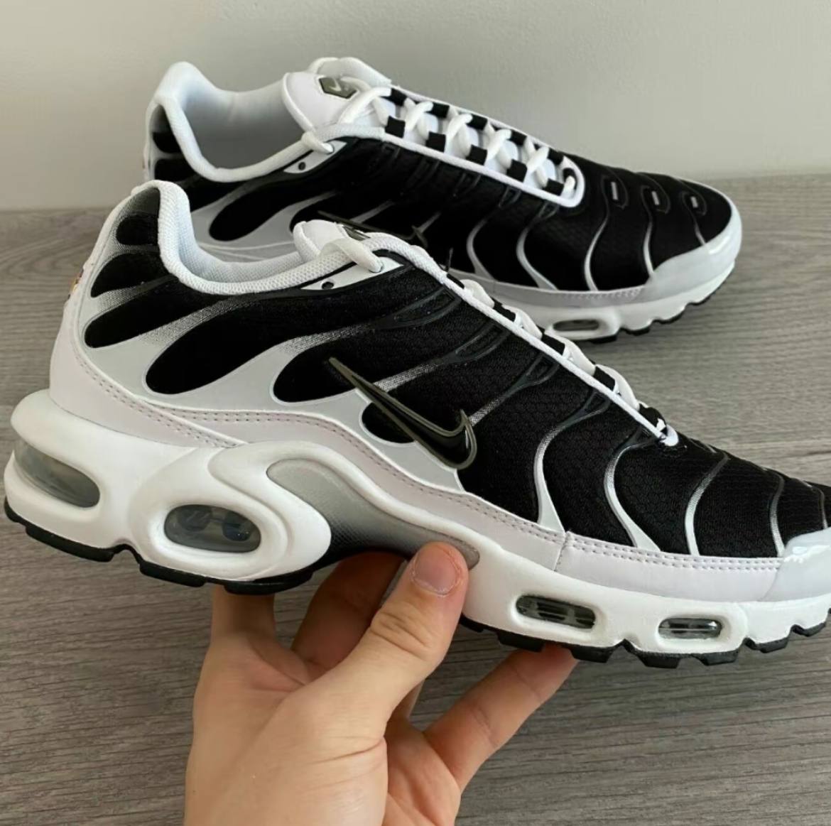 Кроссовки Nike Air Max Plus Black White купить оригинал - цена в Москве ...