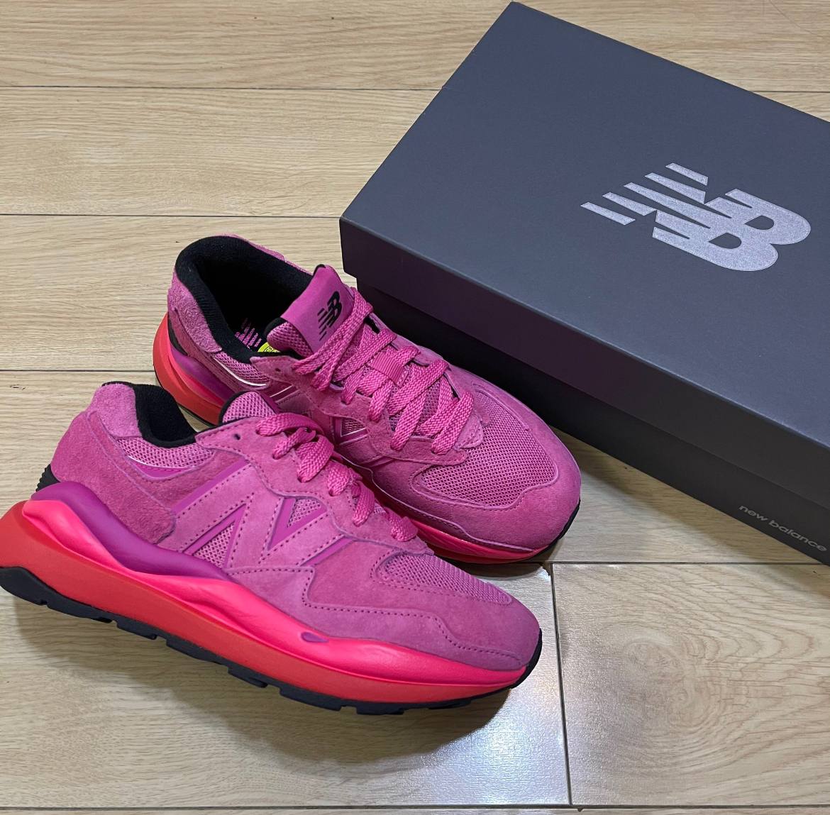 Кроссовки New Balance 57/40 Pink Glow купить оригинал - цена в Москве и ...